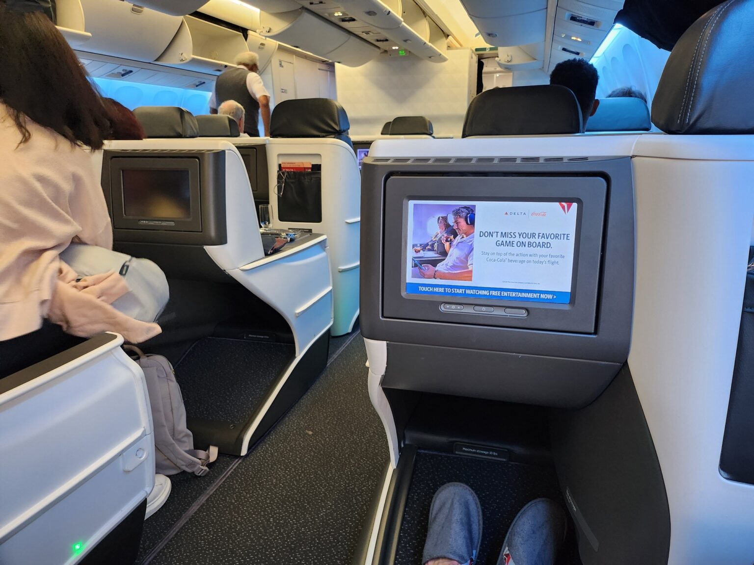 デルタ航空のビジネスクラスでホノルル⇒羽田へ（フライト編）｜HNL⇒DL181⇒HND - 酒走（しゅRUN）ブログ