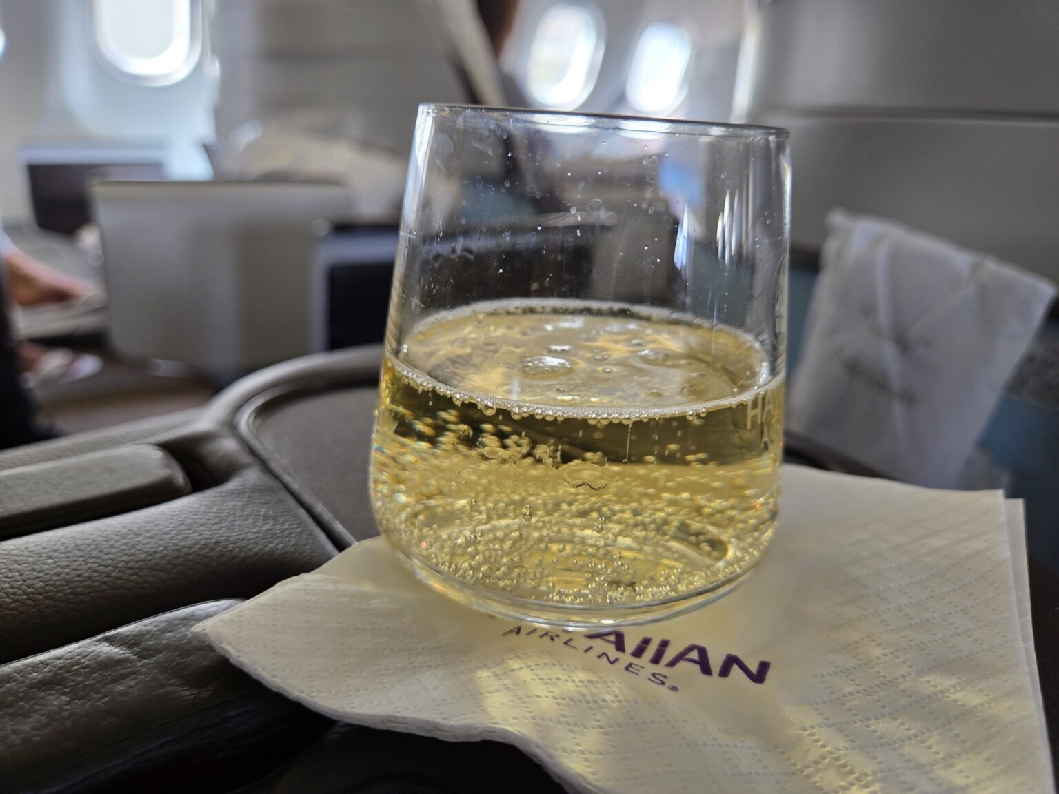 ハワイアン航空のビジネスクラスでホノルル⇒羽田へ（フライト編）｜HNL⇒HA457⇒HND - 酒走（しゅRUN）ブログ